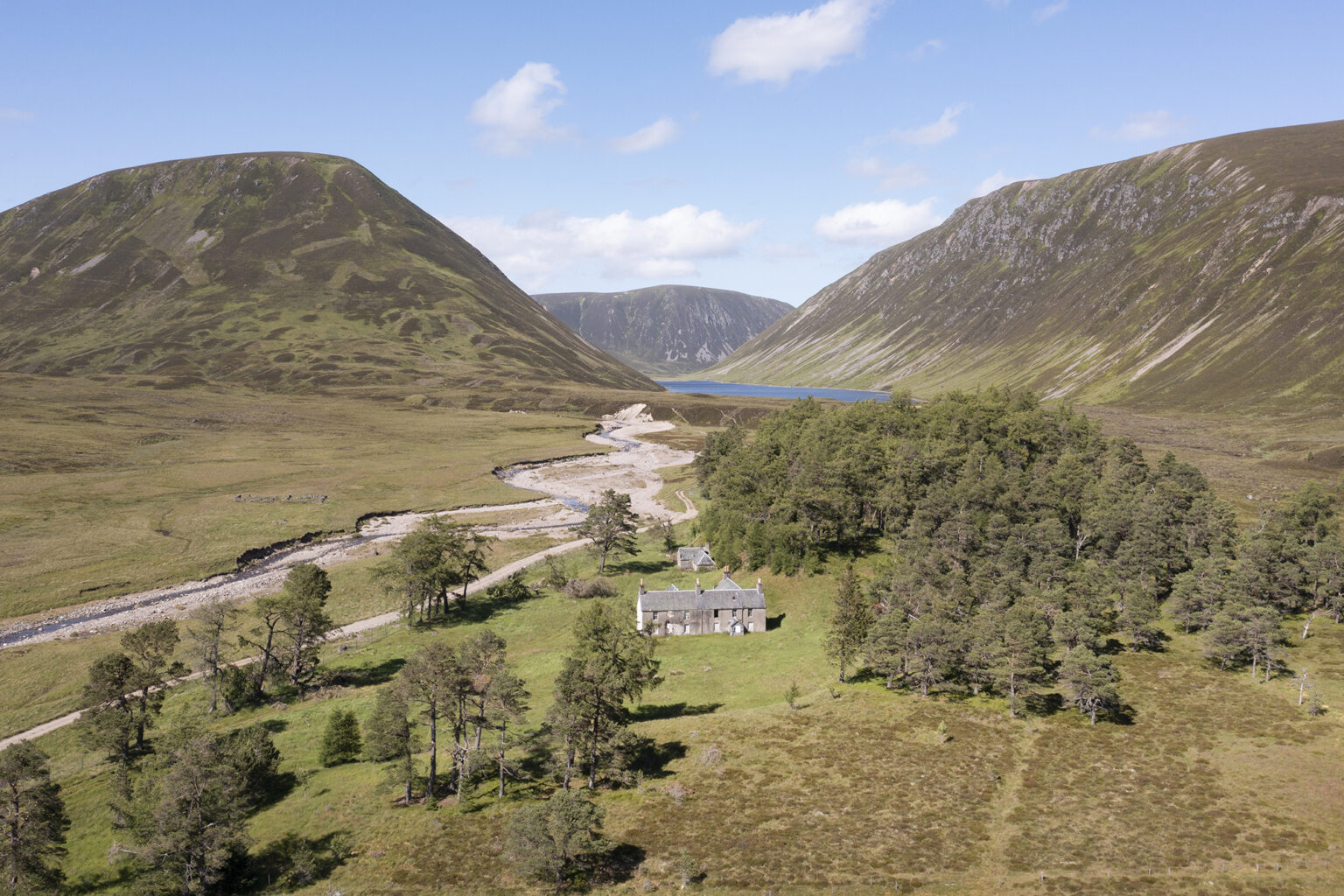 Major nature restoration project launched on the Dalnacardoch Estate ...